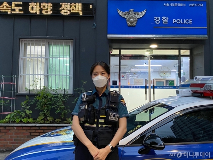 여성 집 앞에 양말 한 짝 두고 사라졌다CCTV 속 알몸 남성이 발견된 곳은 머니투데이