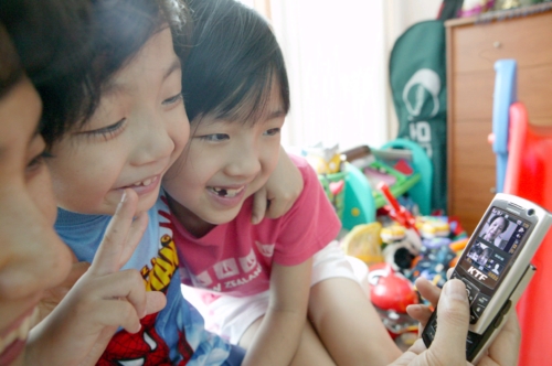 KTF, 3.5세대 HSDPA '월드폰 뷰' 닻 올렸다 - 머니투데이