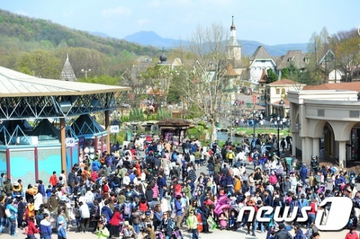 [사진]용인 에버랜드 개장 40주년 맞아 '북적북적' - 머니투데이