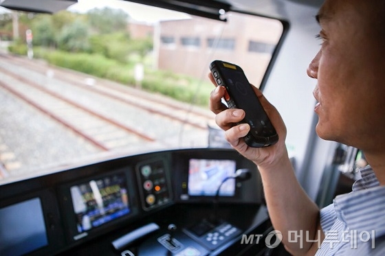 "안전·편의 다 잡는다"…세계최초 LTE-R 구축 부산지하철1호선 가보니 - 머니투데이