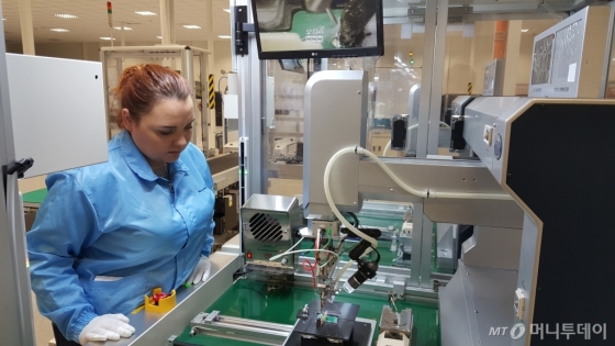 LS전선, 폴란드서 전기차 배터리 부품 시생산…5G 케이블 양산도 임박 - 머니투데이