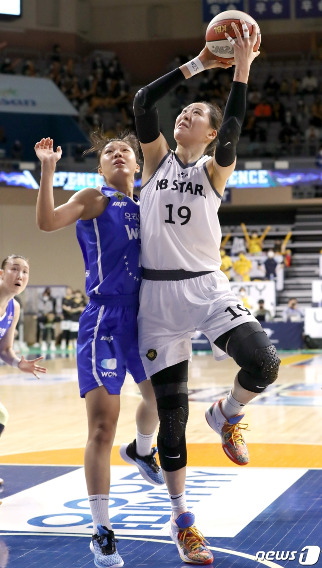 '3경기 전승' 청주KB, 통산 2번째 통합 우승... 박지수 챔결MVP - 머니투데이