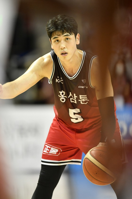 '변준형 19점 활약' 무적 선두 KGC... SK 잡고 5연승 질주 - 머니투데이