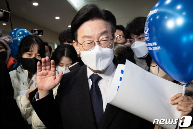 이재명 검찰 출석 D 1…조사 횟수·시간 두고 입장차 여전 머니투데이