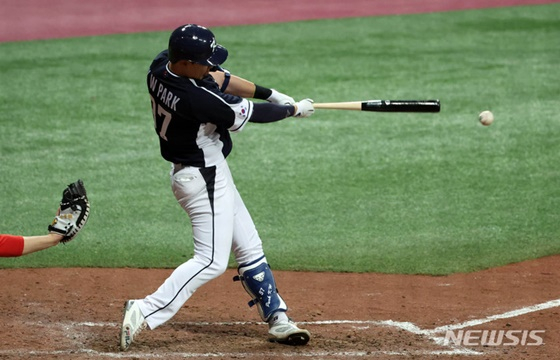 '박건우 홈런 포함 4타점' WBC 대표팀, 연습경기 SSG에 10-2 대승 - 머니투데이