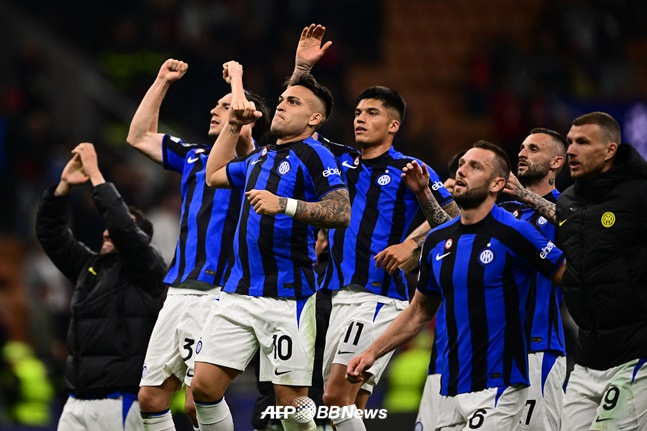 인터밀란 '영혼의 라이벌' AC밀란 또 잡았다... '2010년 무리뉴호' 이후 다시 노리는 결승행 [UCL 4강 리뷰] - 머니투데이