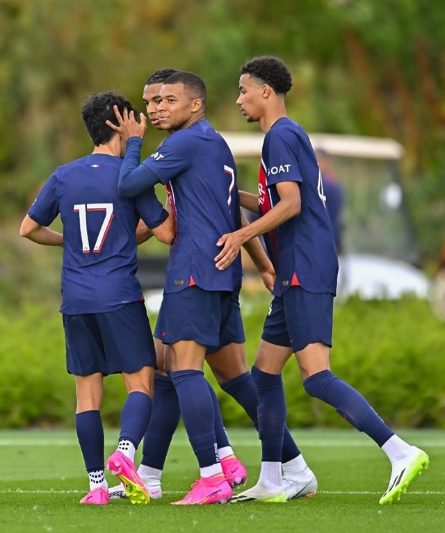 이강인 햄스트링 부여잡았다... PSG 데뷔전 폭풍활약→'교체아웃' 부상 가능성 - 머니투데이