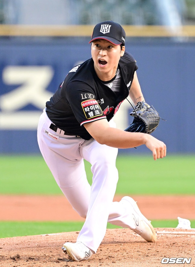 '투타 환상조화' KT 4연승, 2위까지 단 1G... 엄상백 QS+배정대 쐐기 투런포→박영현-김재윤 철벽 가동 '두산 4연패' [잠실 현장리뷰] - 머니투데이