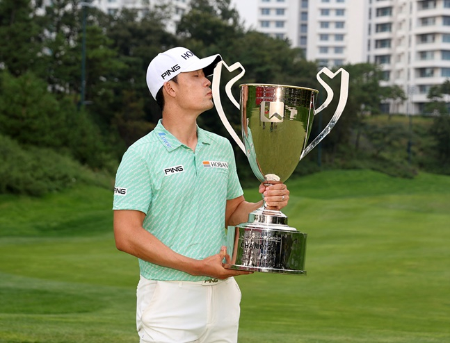 '이글→OB위기→우승' 골프 神이 도왔다, 김비오 "목표는 PGA 콘페리투어 도전이 목표" [KPGA] - 머니투데이