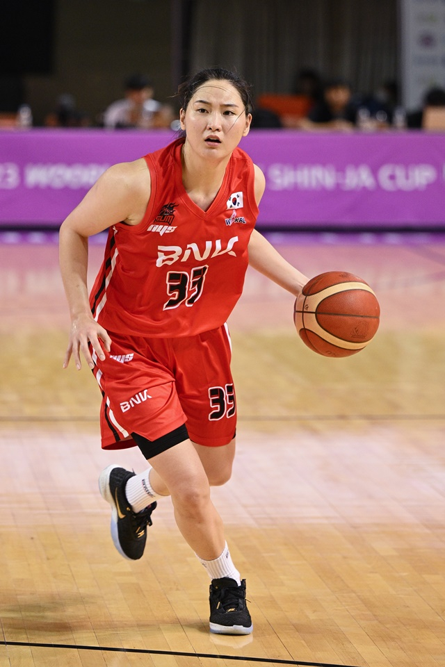 "이제는 부산 남매" 박정은 BNK 감독도 반겼다... KCC 연고지 이전→남녀 동반 우승 나올까 - 머니투데이