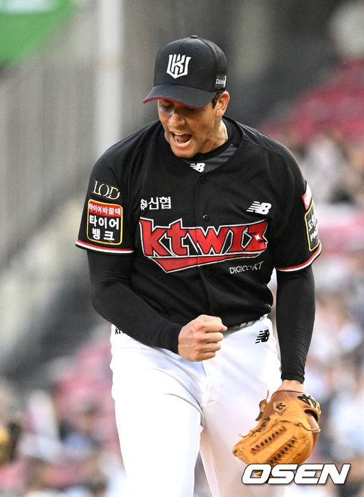 KT 8할 승률 이끈 'ERA 0.50' 무패의 쿠에바스, 8월 MVP 선정... '팬투표 1위' 노시환 제쳤다 [공식발표] - 머니투데이