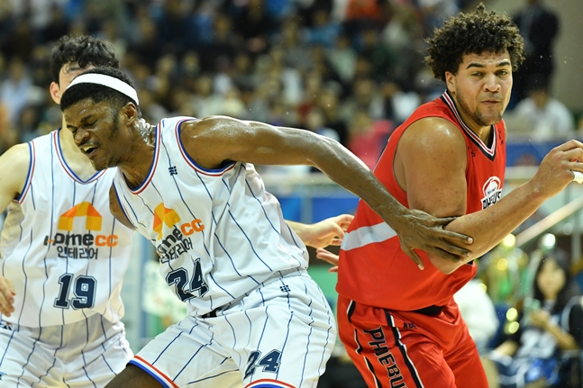 '20점 차 뒤집은 저력' KCC, 현대모비스 꺾고 KBL 컵대회 첫 우승... '더블더블' 존슨 MVP - 머니투데이