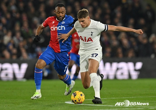 'EPL 득점 2위' 손흥민, 케인과 경쟁 하나요? 묻자 "NO, 이미 나와 다른 레벨이다"... 겸손한 '캡틴 SON' - 머니투데이