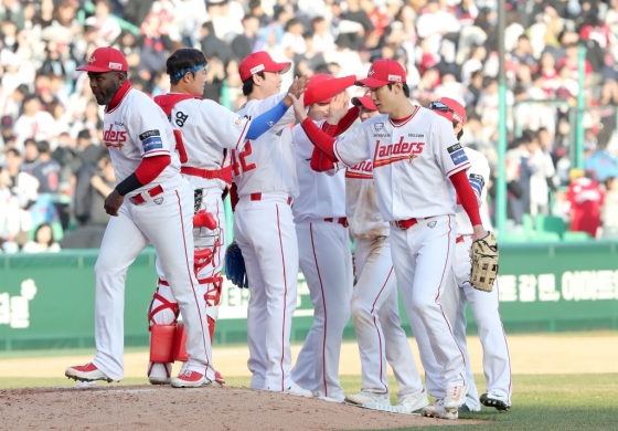 '무승부=탈락' KBO 43년 역사상 최초 5위 결정전 성사 경우의 수... '데뷔 첫 선발 vs 에이스' 오늘(30일) 운명의 한판승부 - 머니투데이