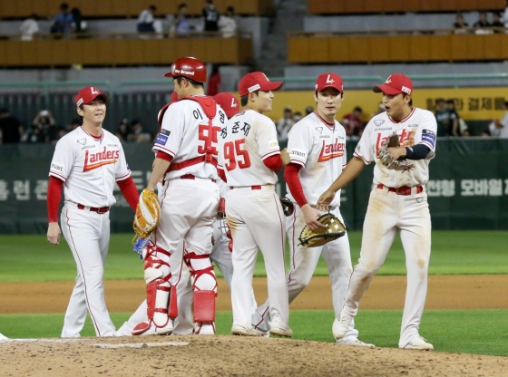 '무승부=탈락' KBO 43년 역사상 최초 5위 결정전 성사 경우의 수... '데뷔 첫 선발 vs 에이스' 오늘(30일) 운명의 한판승부 - 머니투데이