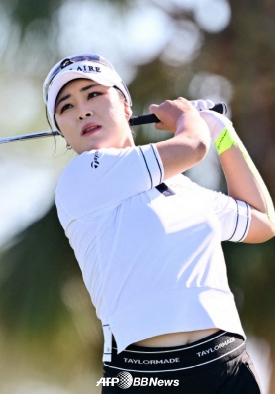윤이나, 아팠던 데뷔전 컷 탈락→공동 4위 대반전 '세계랭킹 3계단 상승한 22위' [LPGA] - 머니투데이