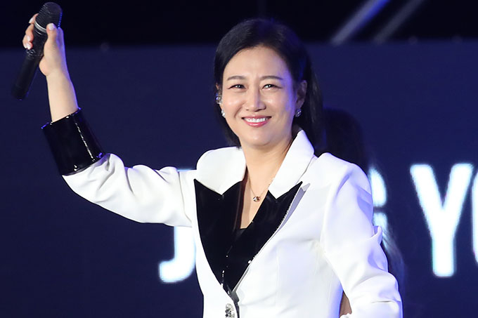 "돈독 올랐다고 하더라"…장윤정, 출산 100일 만 복귀한 속사정 - 머니투데이