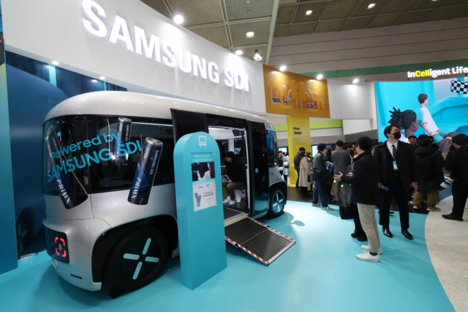 삼성SDI, 유증 발표 후 급락…"추가 조정보다 개선 가능성 주목"-신한 - 머니투데이