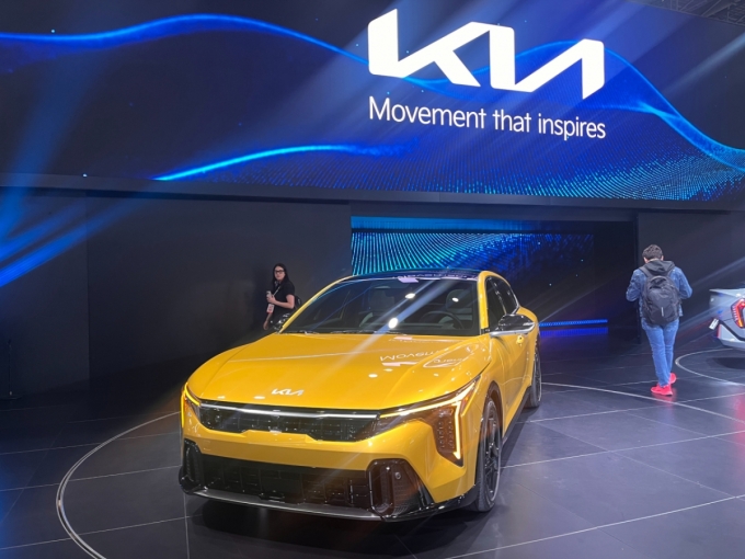 기아, EV9 나이트폴 에디션·K4 해치백 2종·K4 등 북미 최초 공개 - 머니투데이