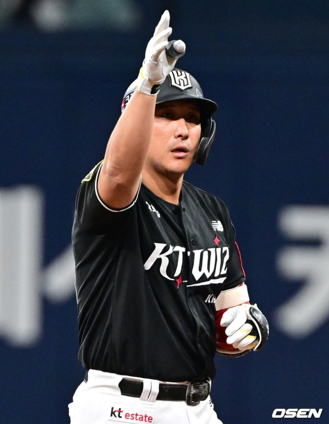 황재균이 '한화 레전드' 김태균을 추월하다니!→'KBO 44년 역사' 통산 안타 7위 등극 - 머니투데이