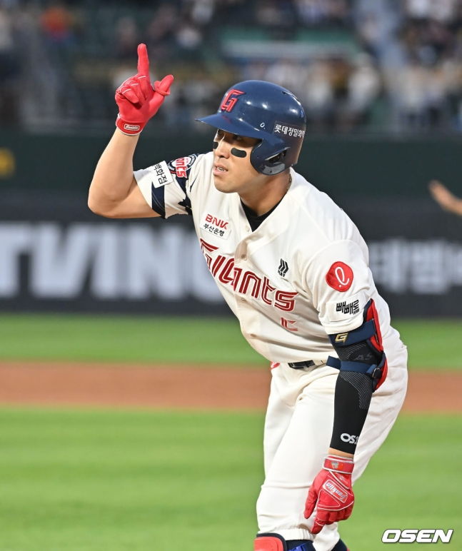 전준우 마침내 2000안타 고지 점령, '18년 롯데 원클럽맨' 역사 썼다! KBO 20번째+우타자 8번째+대졸 6번째 기록 [부산 현장] - 머니투데이