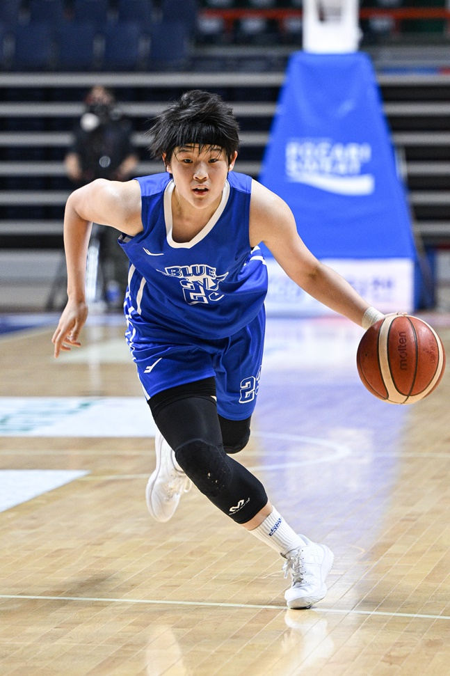 "열심히 하는데, 어떻게 안 봐주나" 사령탑도 인정한 성실함, '포스트 배혜윤' 이제 약점까지 해결 [WKBL 퓨처스리그] - 머니투데이