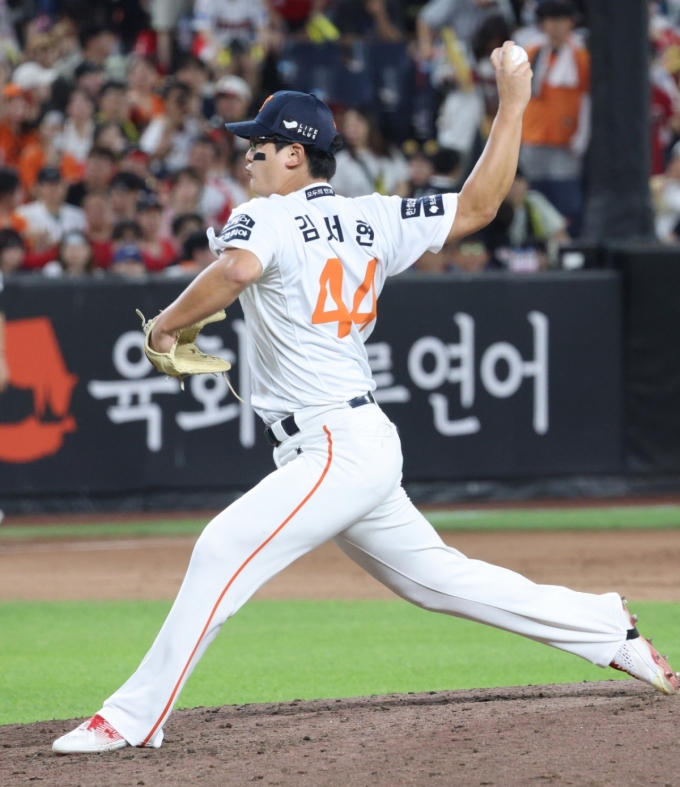 [포토] 김서현 '살살 던져도 155km' - 머니투데이