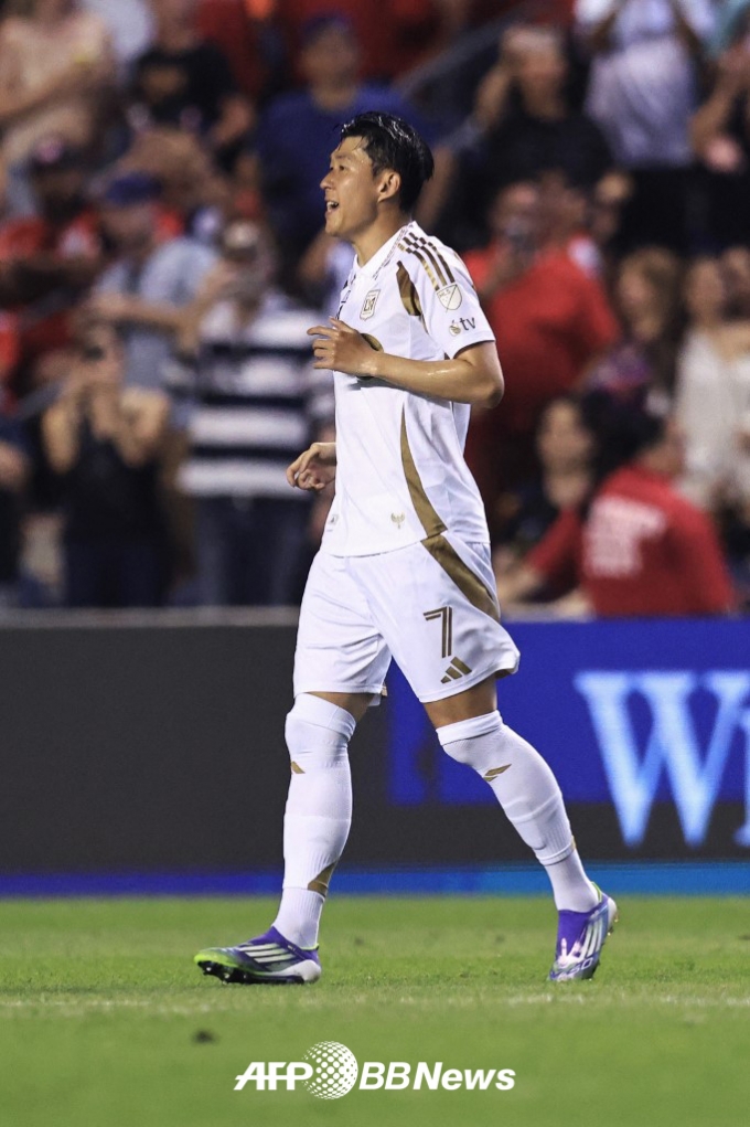 '벌써 MLS 데뷔' 손흥민, 스피드 폭발에 PK 유도 활약... LAFC, 시카고와 2-2 무승부 - 머니투데이