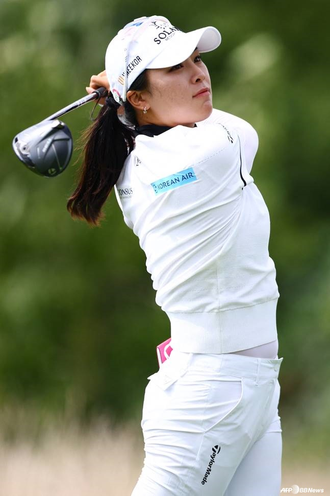 윤이나, 첫 LPGA 톱10 보인다... CPKC 위민스 오픈 1라운드 공동 13위 - 머니투데이