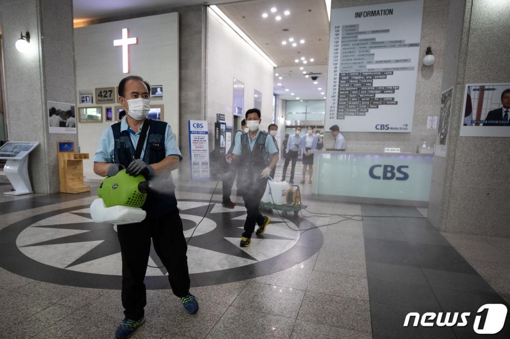 CBS 이어 EBS·KBS·SBS도…방송가 덮친 '코로나 쓰나미' - 머니투데이