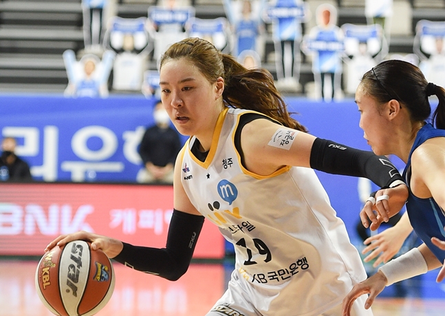 박지수, WKBL 3R MVP 선정... MIP는 이주연 - 머니투데이