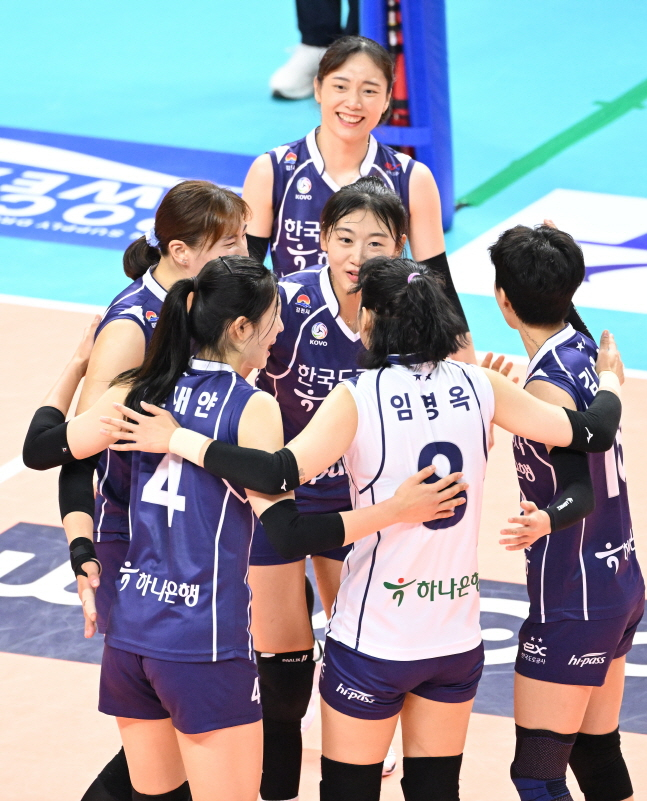 '박정아 없는 더비' 주인공은 '보상선수' 김세인, 도로공사 KOVO컵 개막전 승리... '정지윤 17점' 현대건설은 KGC 격파 (종합) - 머니투데이