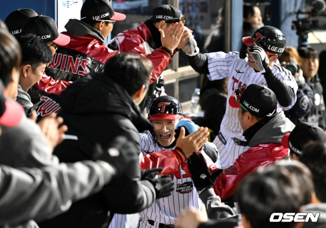 'V3' LG, KT 꺾고 마침내 29년 만에 통합 우승! '염경엽 감독 첫 우승' [잠실 KS5 현장리뷰] - 머니투데이