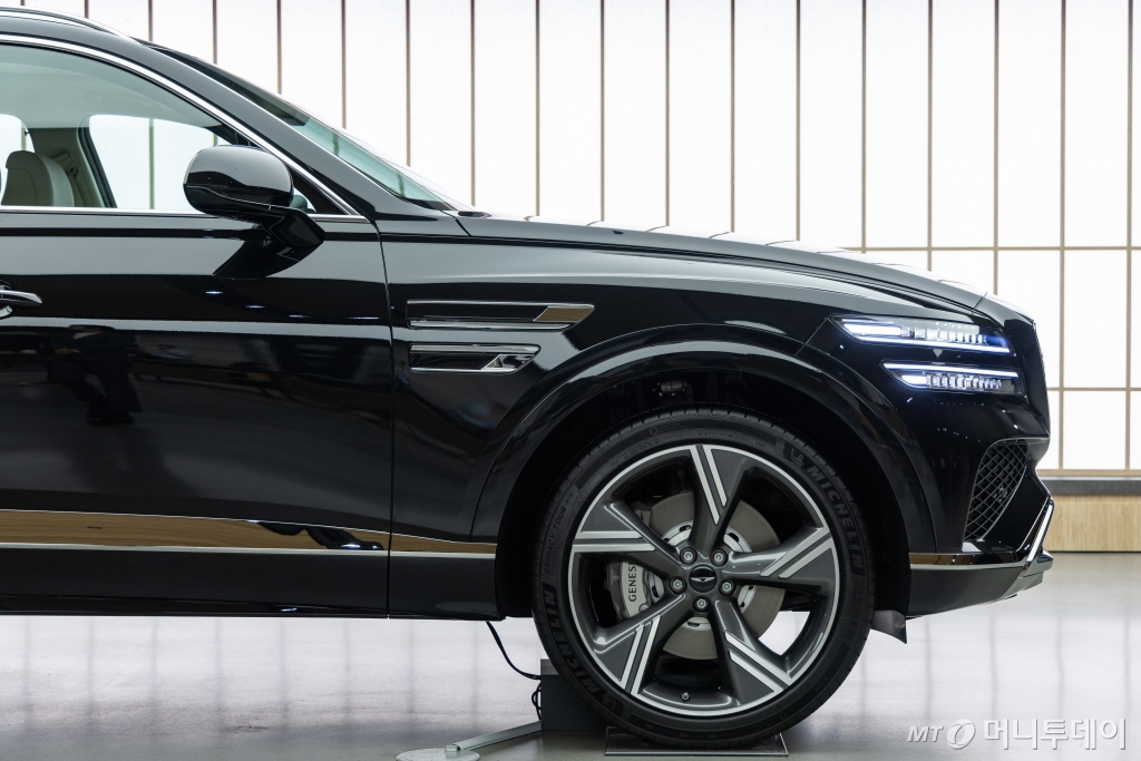 프리미엄 준대형 SUV 시장 꾸준히 성장…GV80·X5·GLE 경쟁 - 머니투데이