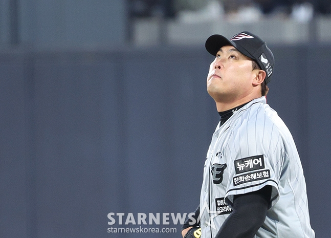 [영상] '0.78㎝ 차이 볼이라니...' KBO ABS 데이터 전격 공개, 류현진 '쓴웃음' 지은 판정 근거는 - 머니투데이