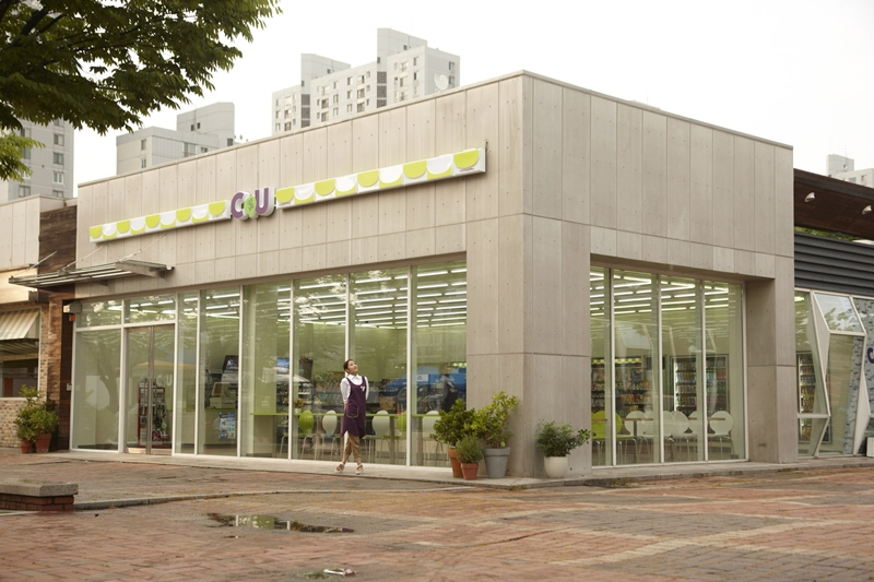 "BGF리테일, 해외여행·저가소비 증가…주가회복 시간 걸려"-한국투자 - 머니투데이