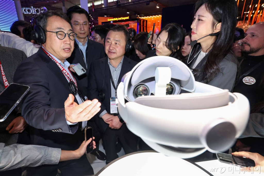 SKT-삼성모바일 수장의 만남, XR기기 '무한' 등 제휴? - 머니투데이