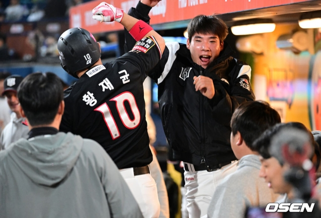 'LG가 환하게 웃는다' PO 결국 5차전 끝장승부 간다!... KT, NC에 11-2 대승 '시리즈 원점' 이젠 아무도 모른다 [창원 PO4 현장리뷰] - 머니투데이