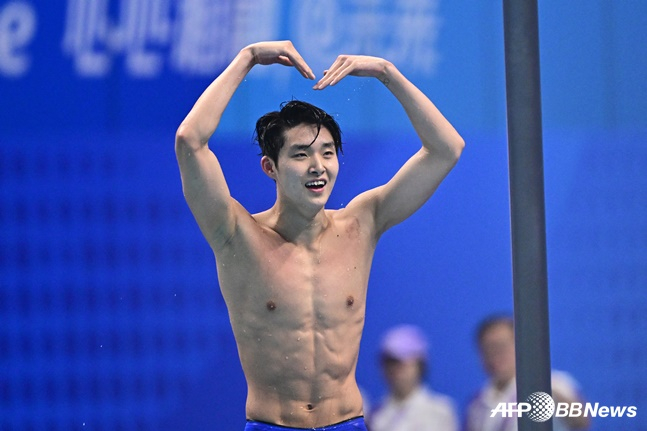 'AG 3관왕→이젠 세계무대다!' 김우민, 자유형 400m 전체 3위 결승행 [수영 세계선수권대회] - 머니투데이