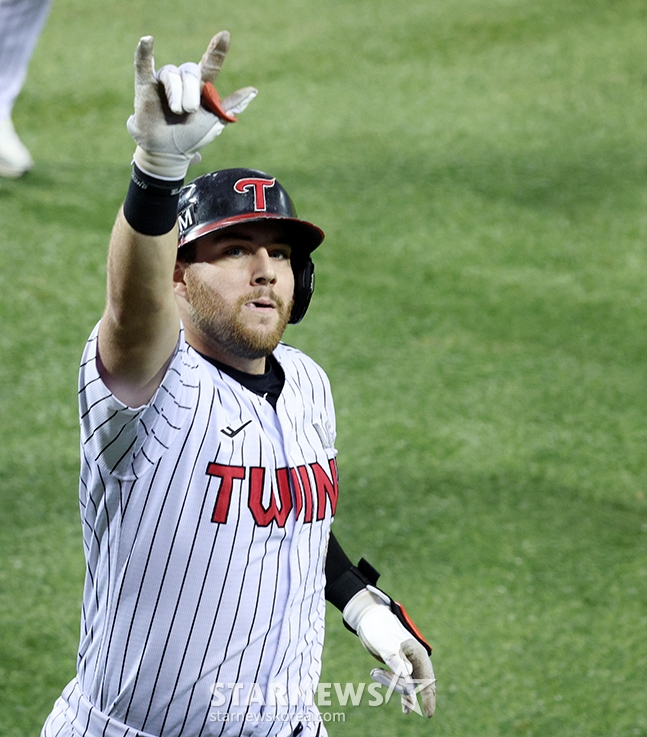 'Mr. 클러치' 오스틴이 끝냈다! 만루포 앞세운 LG, SSG 13-3 완파... 2위와 단 1G 차 [잠실 현장리뷰] - 머니투데이