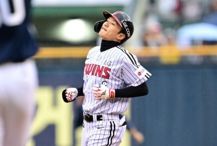 '4월 타율 0.091' LG 캡틴 결국 선발 제외, 염경엽 감독 결단 내렸다 [잠실 현장] - 머니투데이