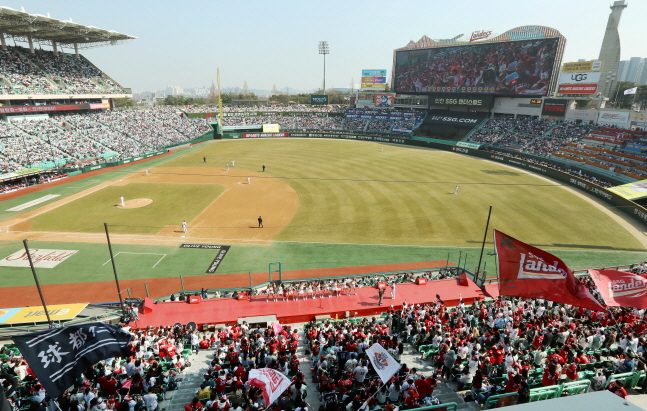 '드디어 비 그쳤다!' 인천 DH2 매진 '빅매치' KIA-SSG전 정상 개최 확정→승패는 내일(11일) DH까지 영향 미친다 [인천 현장] - 머니투데이