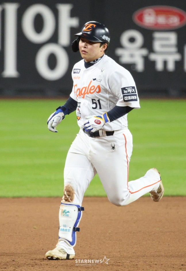 21세 첫 가을야구에 PS 타점 신기록 경신 눈앞이라니... 1승 3패 열세에도 한화에는 묵직한 한 방 있다 [KS5] - 머니투데이