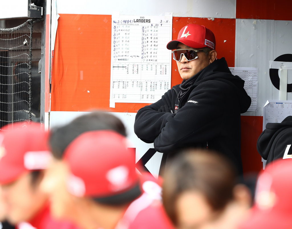 정규 1위 매직넘버 저지해야 하는 SSG, 이숭용 감독 "최상의 시나리오는 KIA의 광주 우승 아닐까요?" [인천 현장] - 머니투데이