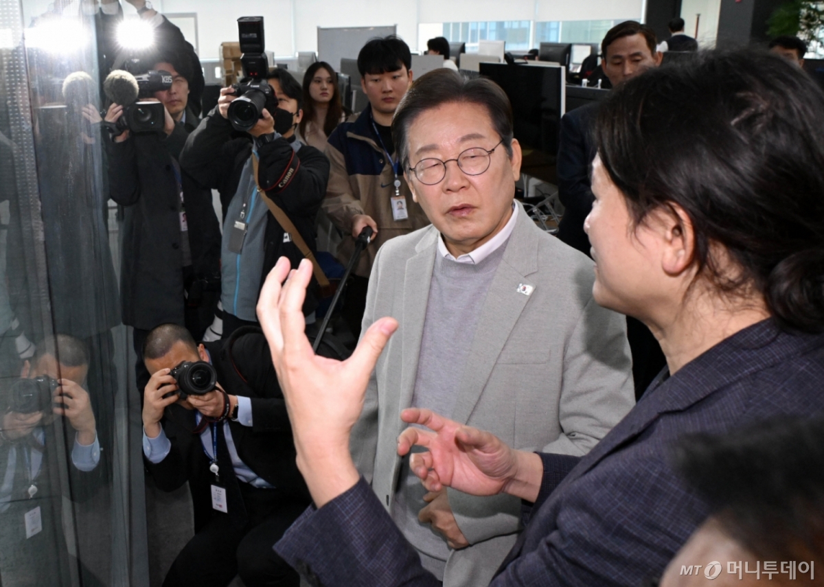 [속보]이재명 "2030년까지 서해안 에너지고속도로 완공해 RE100 달성 지원" - 머니투데이