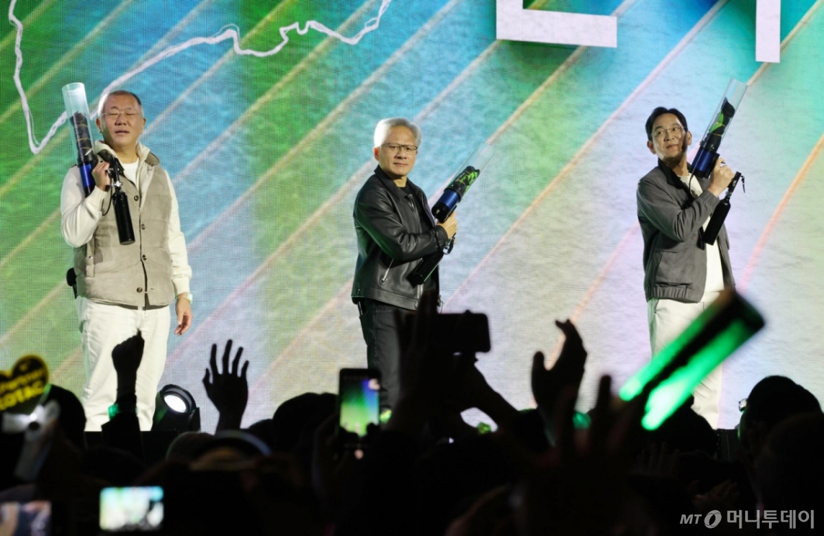 'GPU 26만장' 푸는 젠슨 황…韓, AI 3강 도약 '날개' - 머니투데이