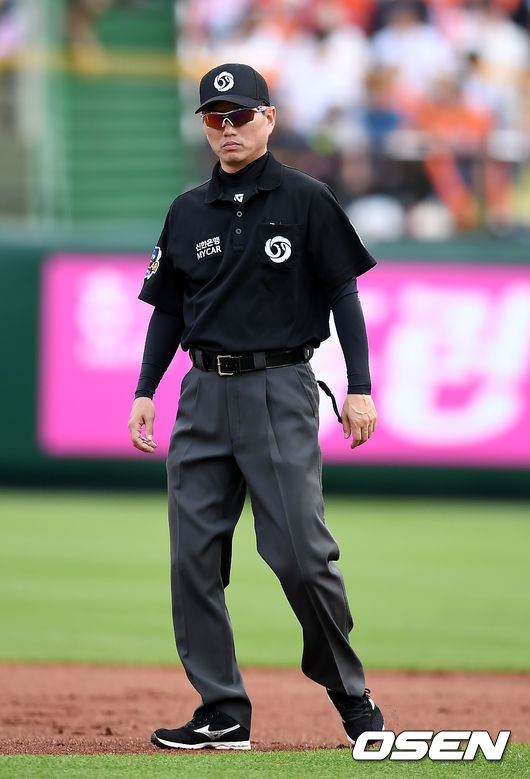 'LG 박해민↔권영철 심판과 충돌 설전+KBO 또 오심 인정' LG-한화 연장 12회 혈투 끝에 1-1 무승부... LG 공동 1위 - 머니투데이