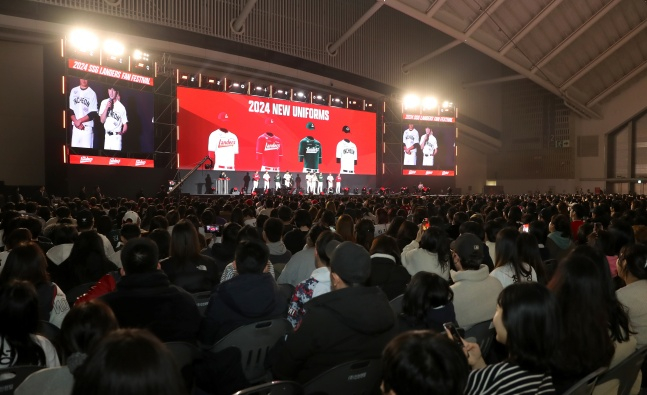 '1500석이 3분 만에' SSG 팬 페스티벌 초고속 매진, 선수단도 화답했다 "팬들 위해 많이 이기겠다" [인천 현장] - 머니투데이