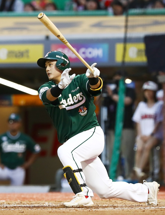 "하루 12시간을 야구장서 살았다" 독기 품은 SSG 1루수, 그 열정에 심판 아버지도 일대일 코치 자원 - 머니투데이