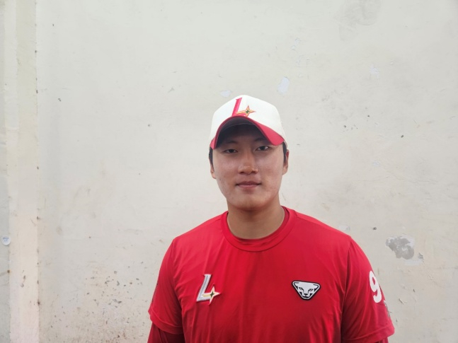 "1시간 30분을 정자세로 왔어요" SSG 4R 신인, 긴장 100%에도 '2이닝 무실점' 배짱투, '손시헌 픽' 옳았다 [타이난 현장] - 머니투데이